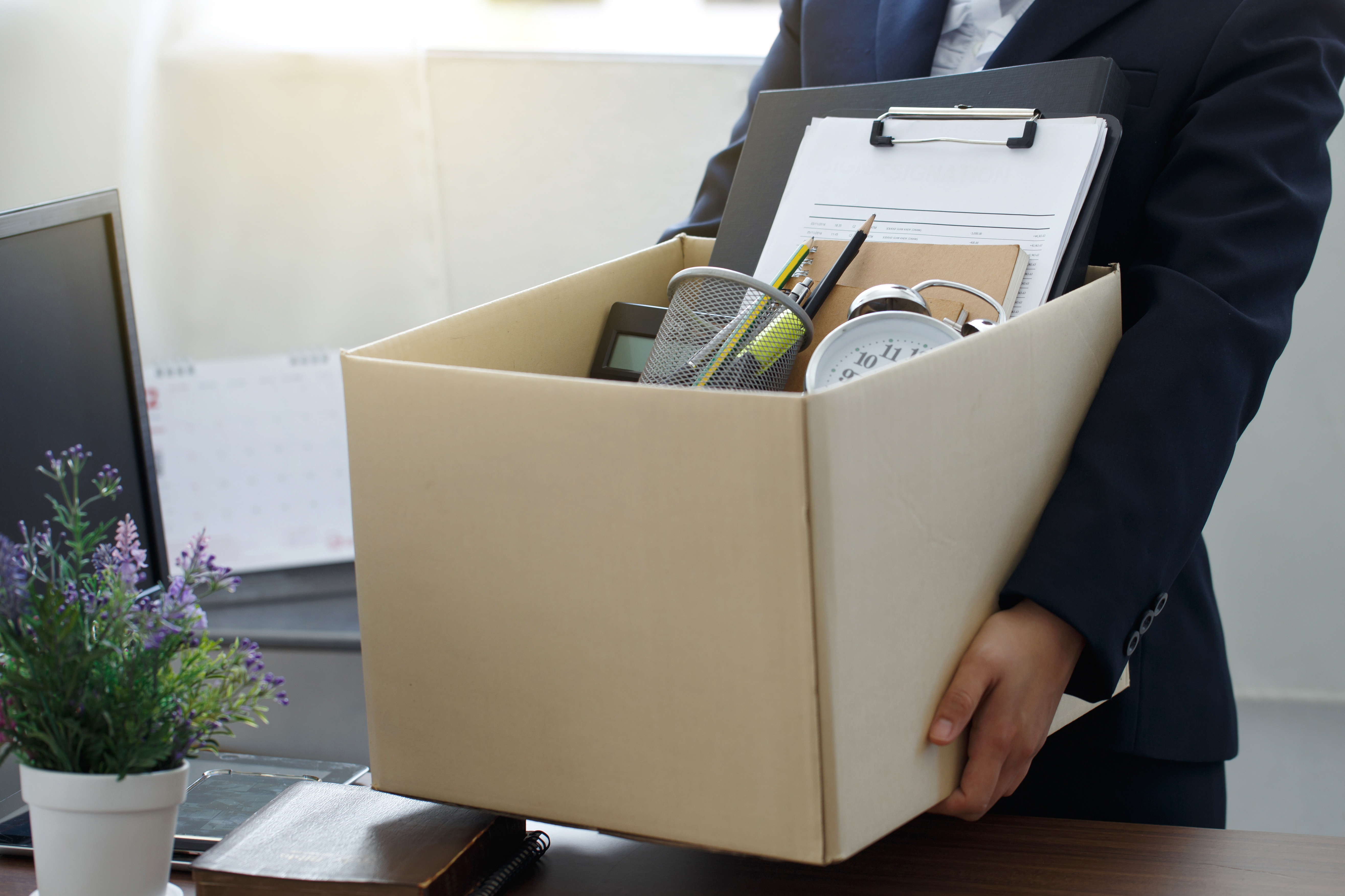 退職による業務停滞・影響を最小化！効果的な引継ぎと後任育成でスムーズな移行を実現｜StepBase